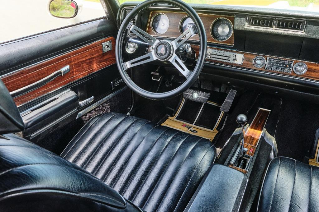 1970 Oldsmobile Cutlass Interior